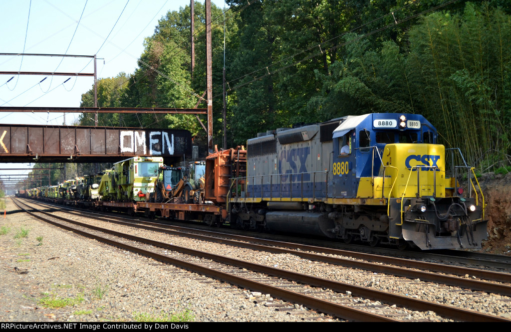 CSX SD40-2 8880 leads work extra W035